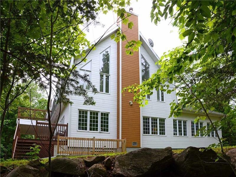 Magnificent Property On The Majestic Lake En Nominingue, Quebec, Quebec ...