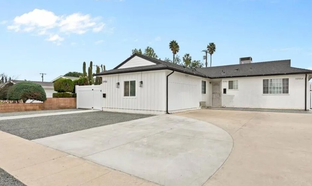Condominium In Granada Hills Dans Los Angeles, Californie, états Unis à ...