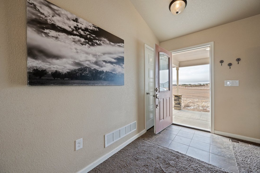 4 Bedrooms Single Family Detached In Cheyenne, Wyoming, United States ...