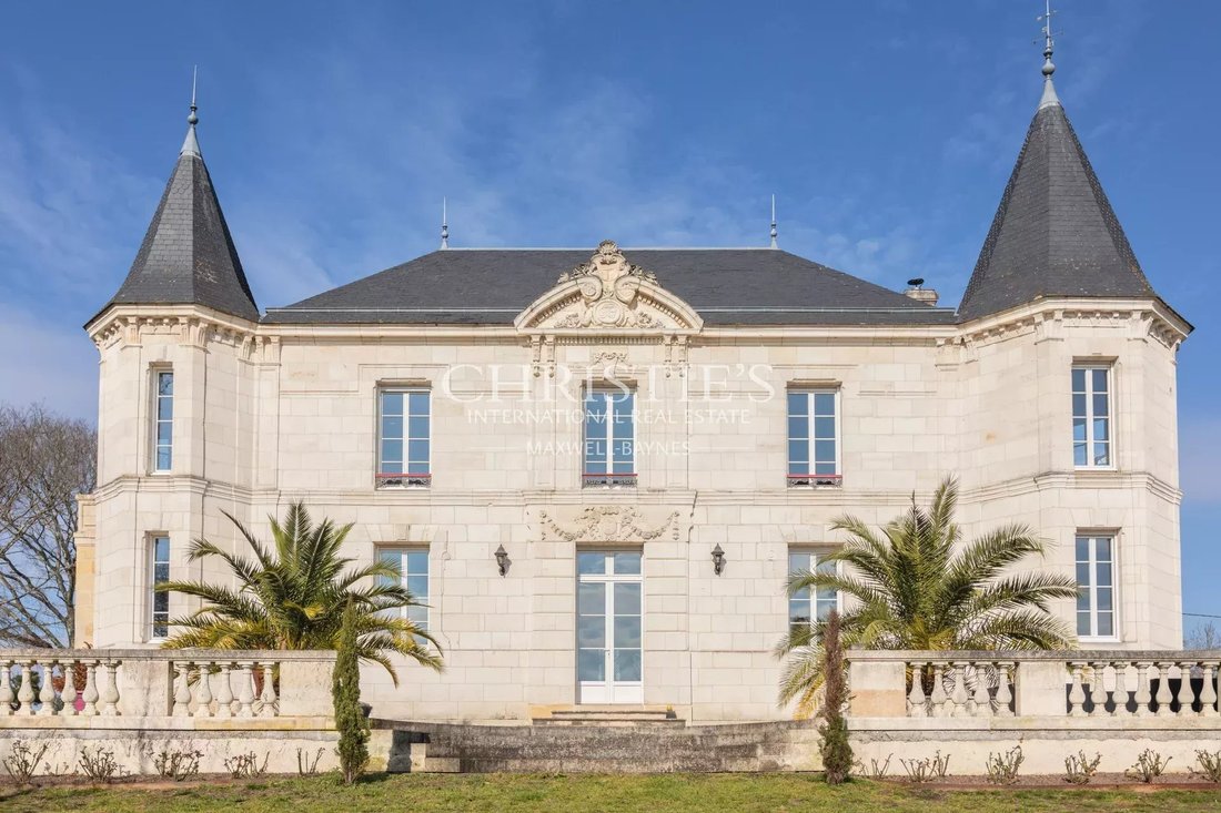 The Elegance Of A Renovated Historic En Saint émilion, Nueva Aquitania ...