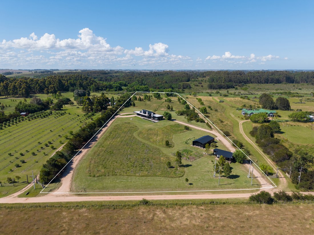 Design Farm On Route 104 Art Route – Dans Chacras Del Golf, Maldonado ...