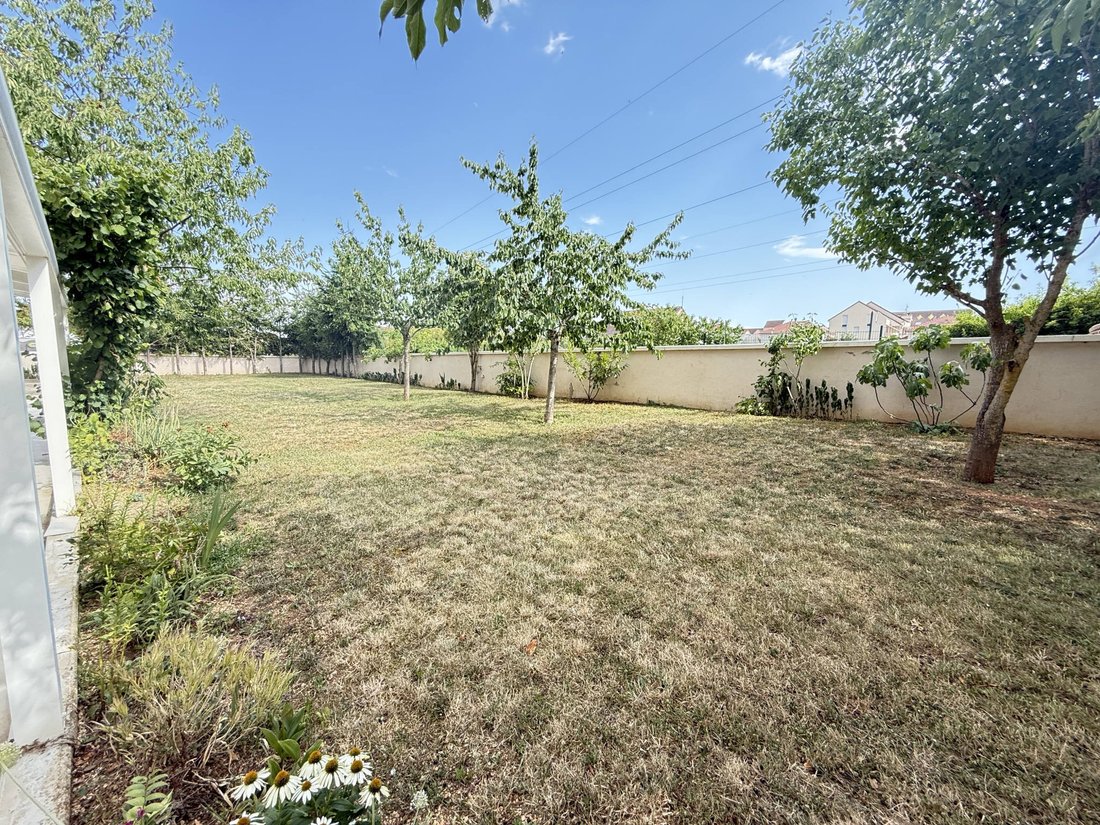 Chenove In Chenôve, Bourgogne Franche Comté, France For Sale (16854812)