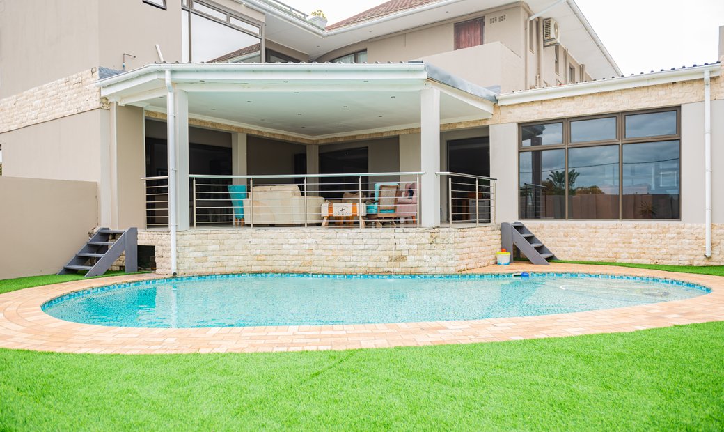 A Riviera Style Oasis Above Dans East London, Cap Oriental, Afrique Du ...