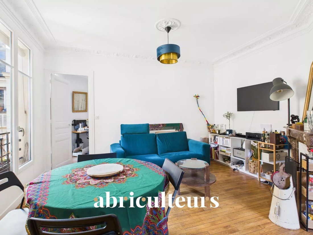 Beautiful Fully Renovated 2 Room 39m² Jules In Paris, île De France ...