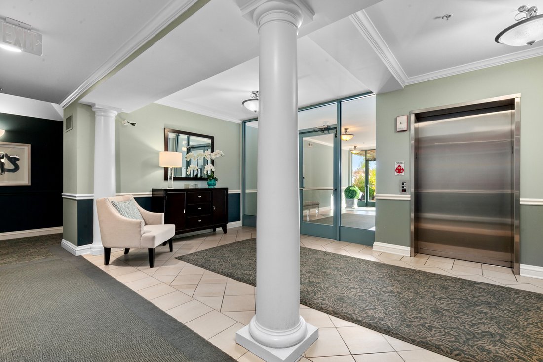 This Desirable Bright And Sunny Third En Lake Bluff, Illinois, Estados ...