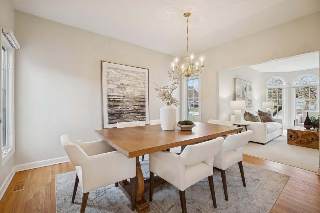 Single Family Home/House In Clarendon Hills, Illinois, United States ...