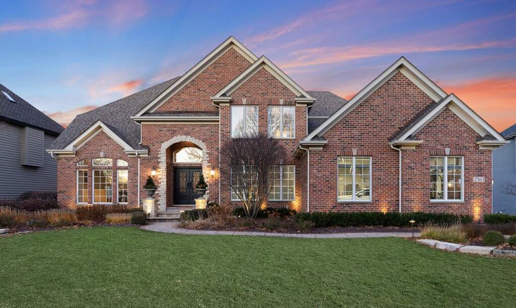Luxury Estate Overlooking The 10th In Naperville, Illinois, United ...