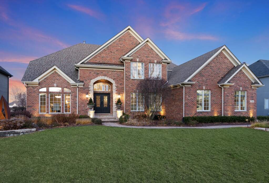 Luxury Estate Overlooking The 10th In Naperville, Illinois, United ...