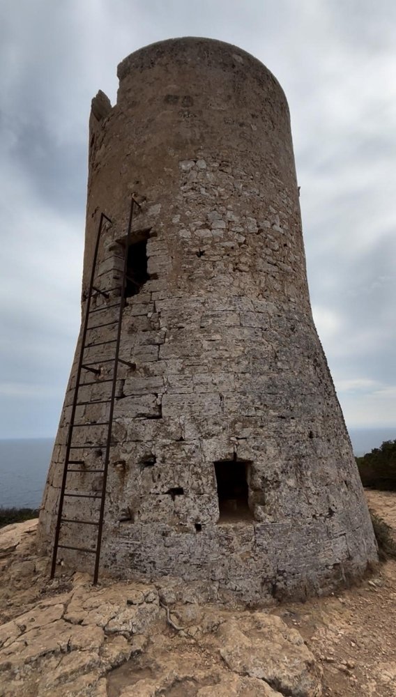 Llucmajor: Antigua Base Militar Con En Lluchmayor, Islas Baleares ...