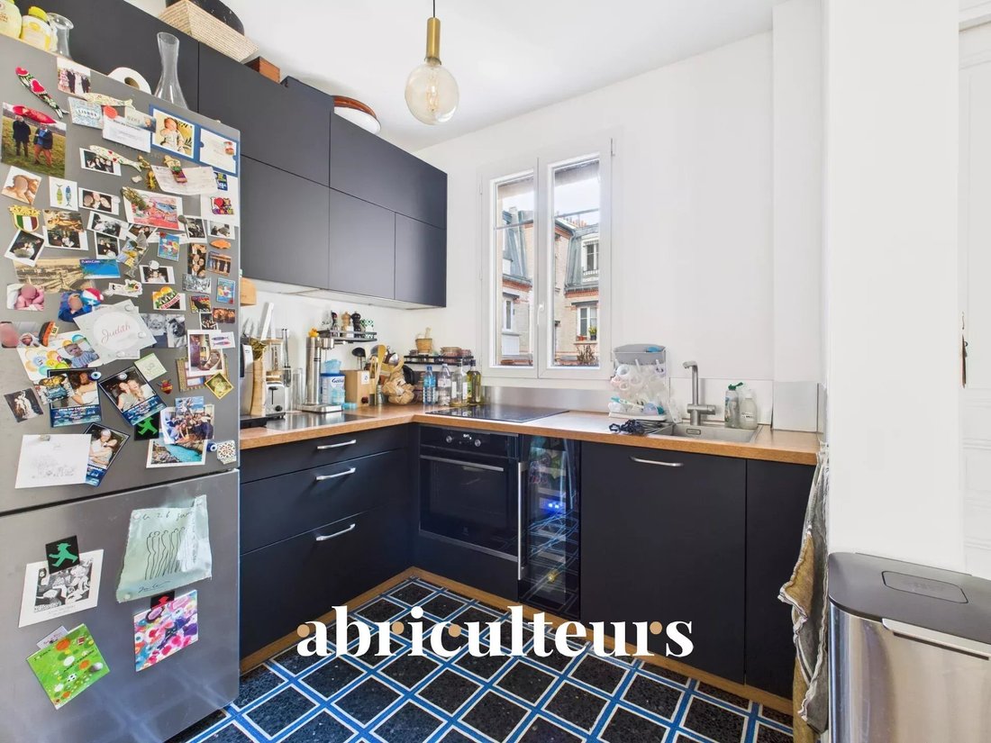 Beautiful Fully Renovated 2 Room 39m² Jules In Paris, île De France ...