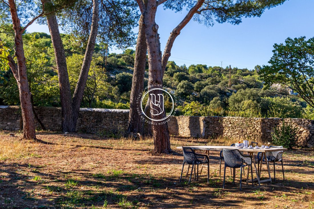 Proche, Demeure Dans Saint Rémy De Provence, Provence Alpes Côte D'azur ...