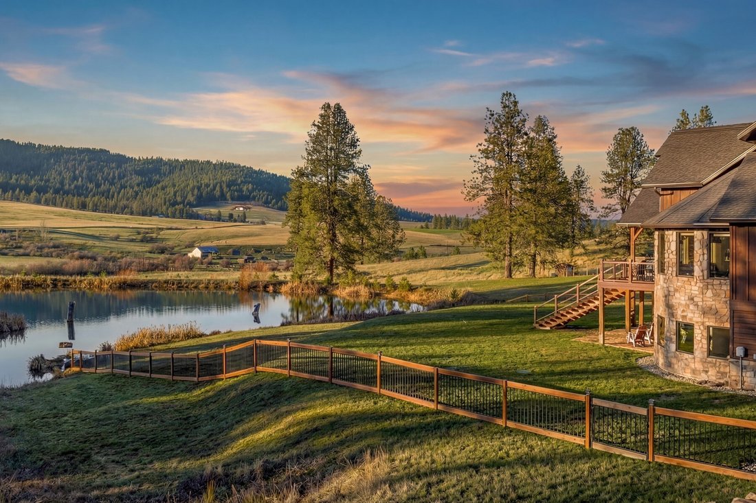 Timber Frame Beauty On Rare 140 Acres Dans Plummer, Idaho, états Unis à ...