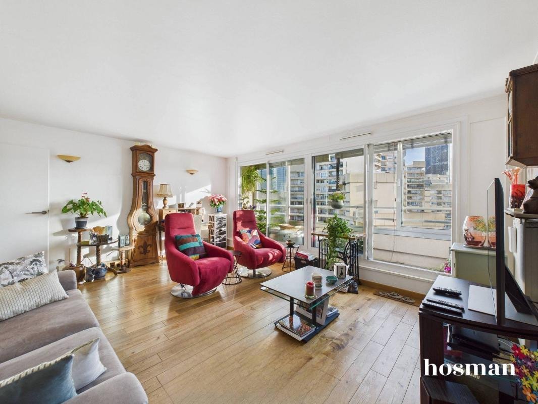 5 Stöckige Helle Wohnung Mit Balkon In Nanterre, île De France ...