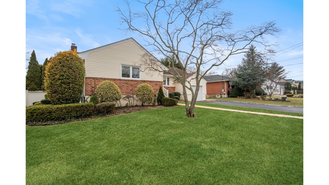 2046 Hancock Avenue North Dans The Bellmores, état De New York, états ...