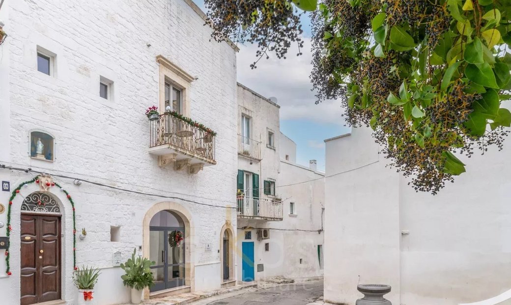 High End Renovated Townhouse In Ostuni’s Historic Dans Ostuni, Pouilles ...