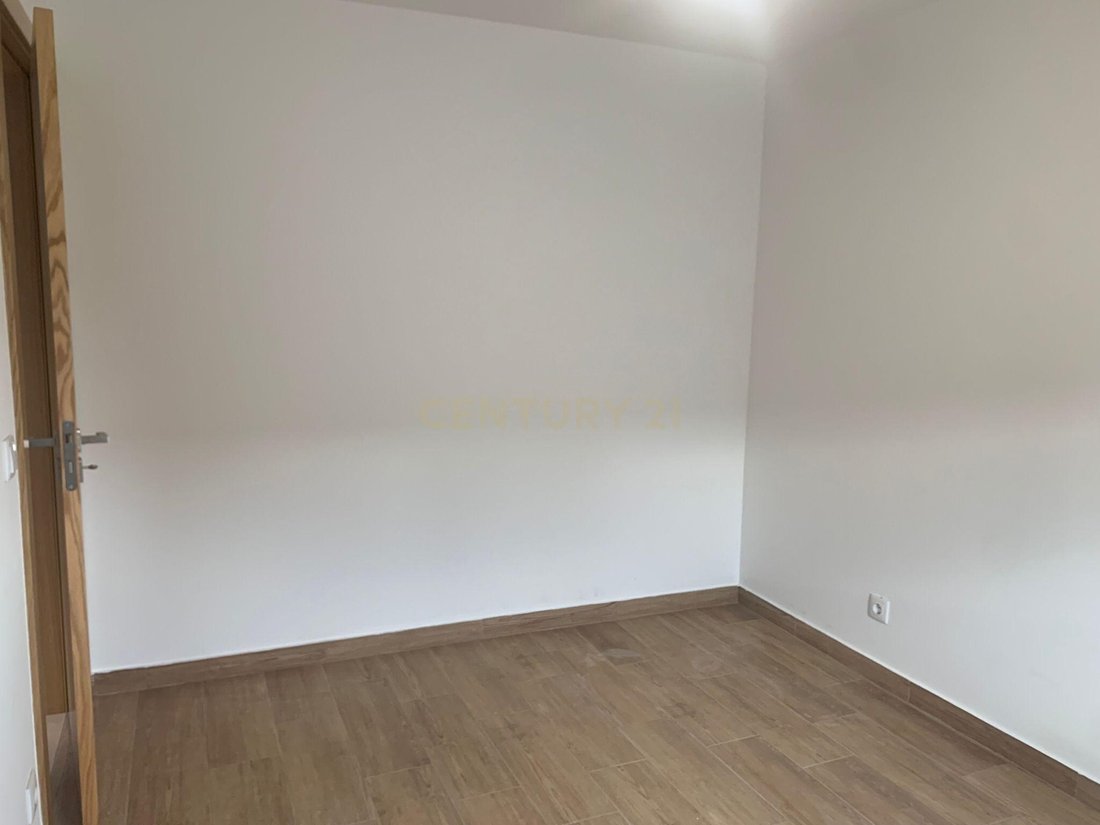 Charming 2 Bedroom Apartment In Casal De In Casal De Cambra, Lisbon ...