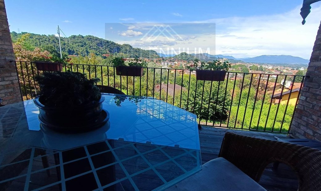 Villa Singola Via Grigioni En Arona, Piamonte, Italia En Venta (16876256)