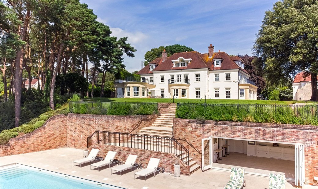 Lawrence Drive, Canford Cliffs, Poole, Dorset In Poole, England, United ...