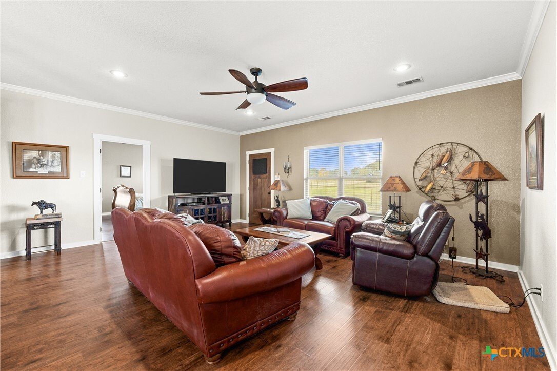 Single Family Residence In Chilton In Chilton, Texas, United States For ...