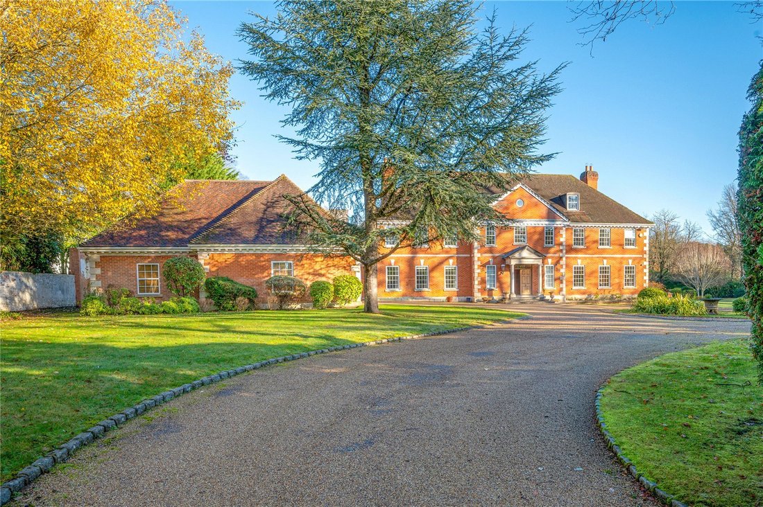Hatton Hill, Windlesham, Surrey In Windlesham, England, United Kingdom ...