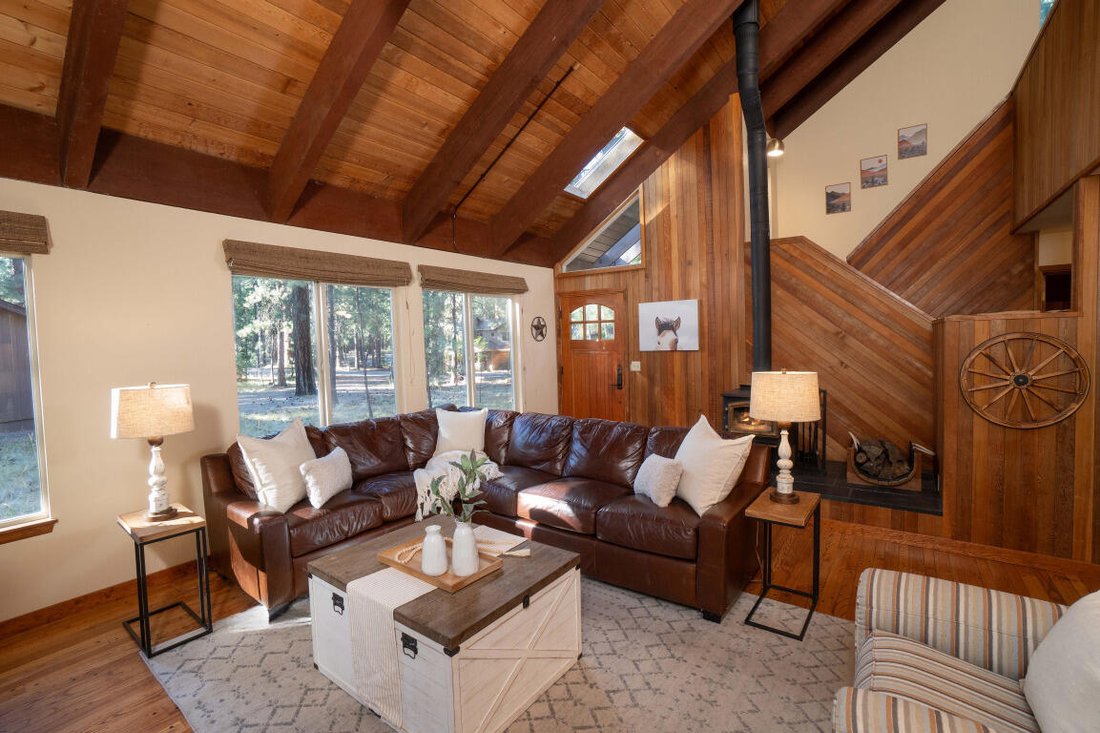 Single Family Residence In Black In Black Butte Ranch, Oregon, United ...