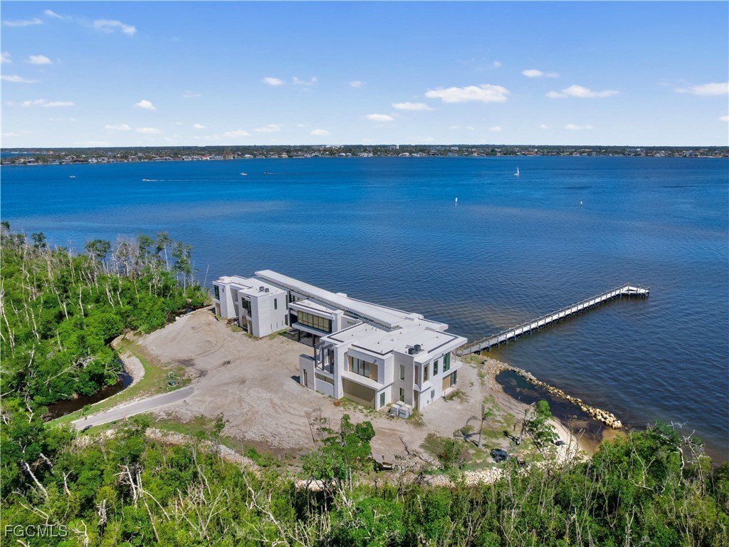 Domaine Riverain Sans Pareil Au Prestige Dans Fort Myers, Floride ...