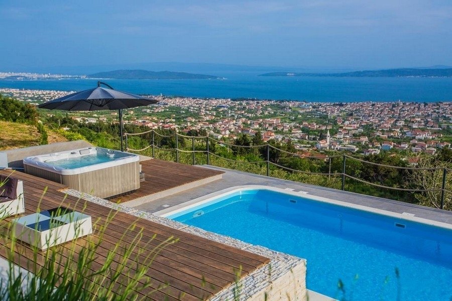 Moderne Luxusvilla Mit Pool In Gradski Kotar Grad, Split, Split ...