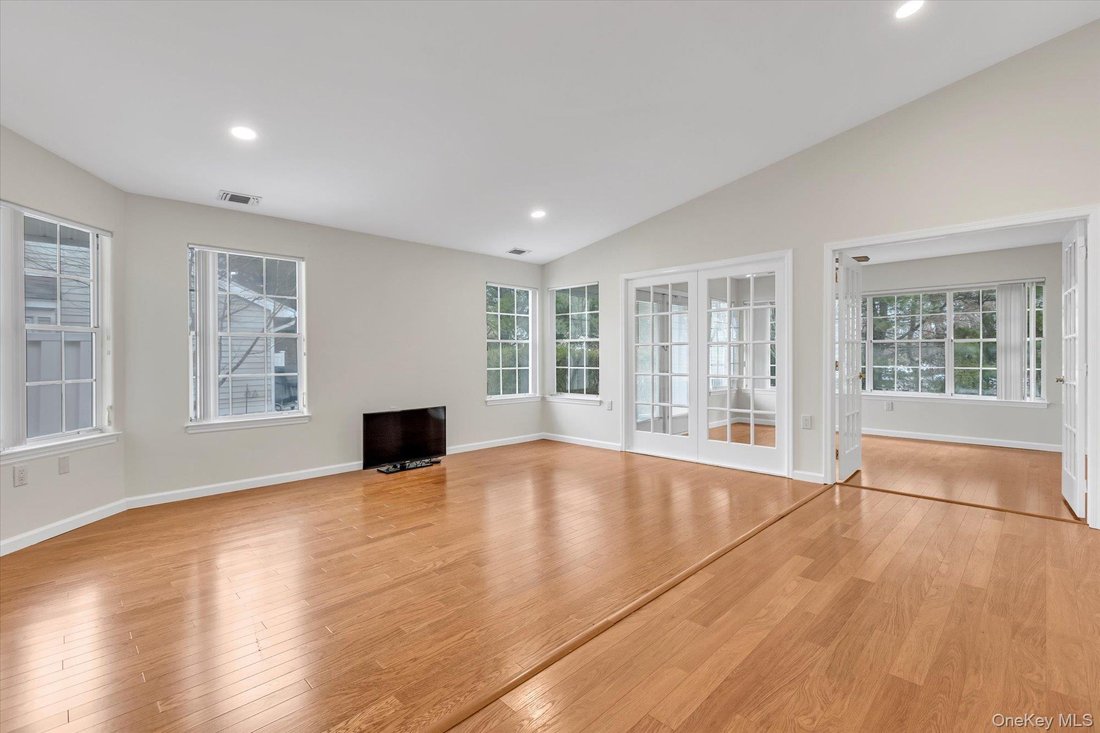 289 Glen Drive Ridge, New York In Ridge, New York, United States For ...