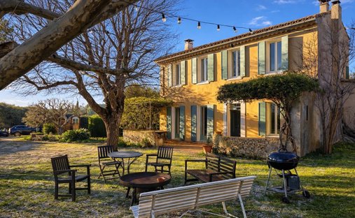 Luxury country homes with pool for sale in La Cadière-d'Azur, Provence ...