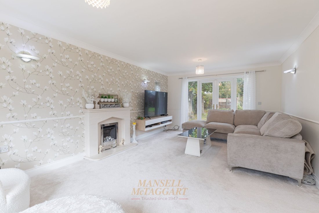 Bungalow Horley Dans Charlwood, Angleterre, Royaume Uni à Vendre (16880244)