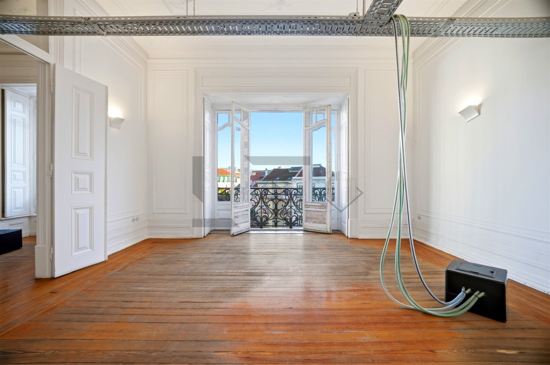 5 Bedroom Apartment In A Classified Charming In Santo Antonio, Lisbon ...