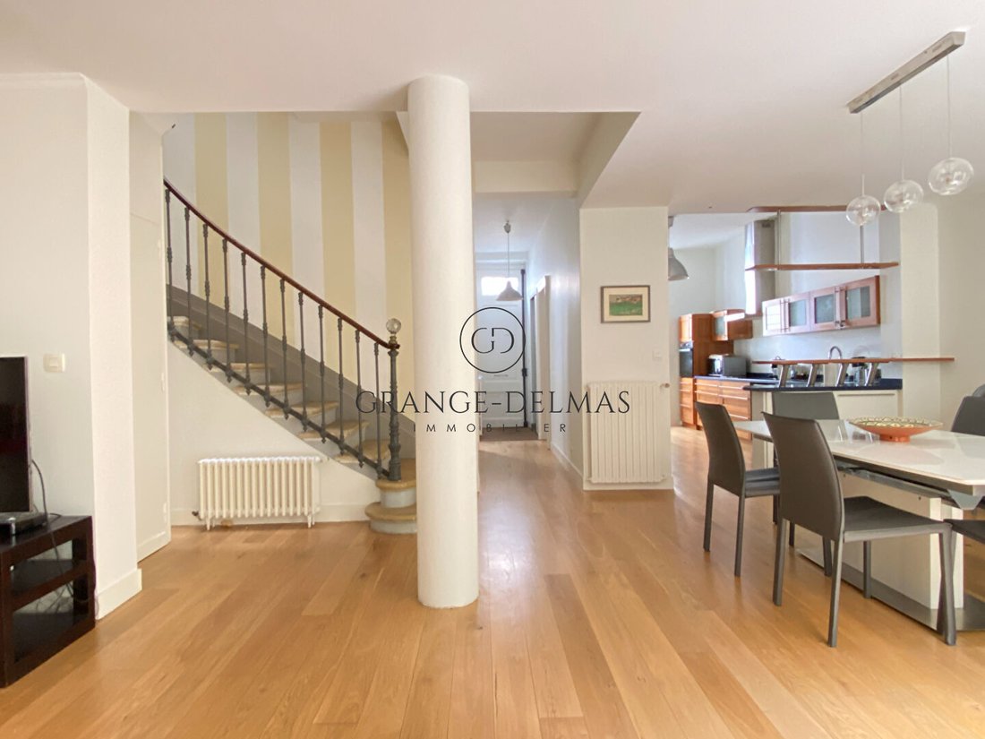 Stone House Fondaudege / Marché De In Bordeaux, Nouvelle Aquitaine ...