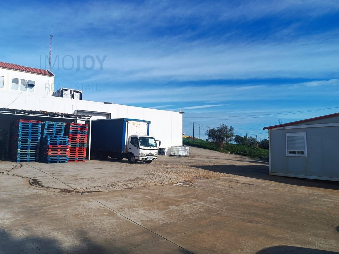Warehouse And Rustic Land For Sale In In Loures, Lissabon, Portugal Zu ...