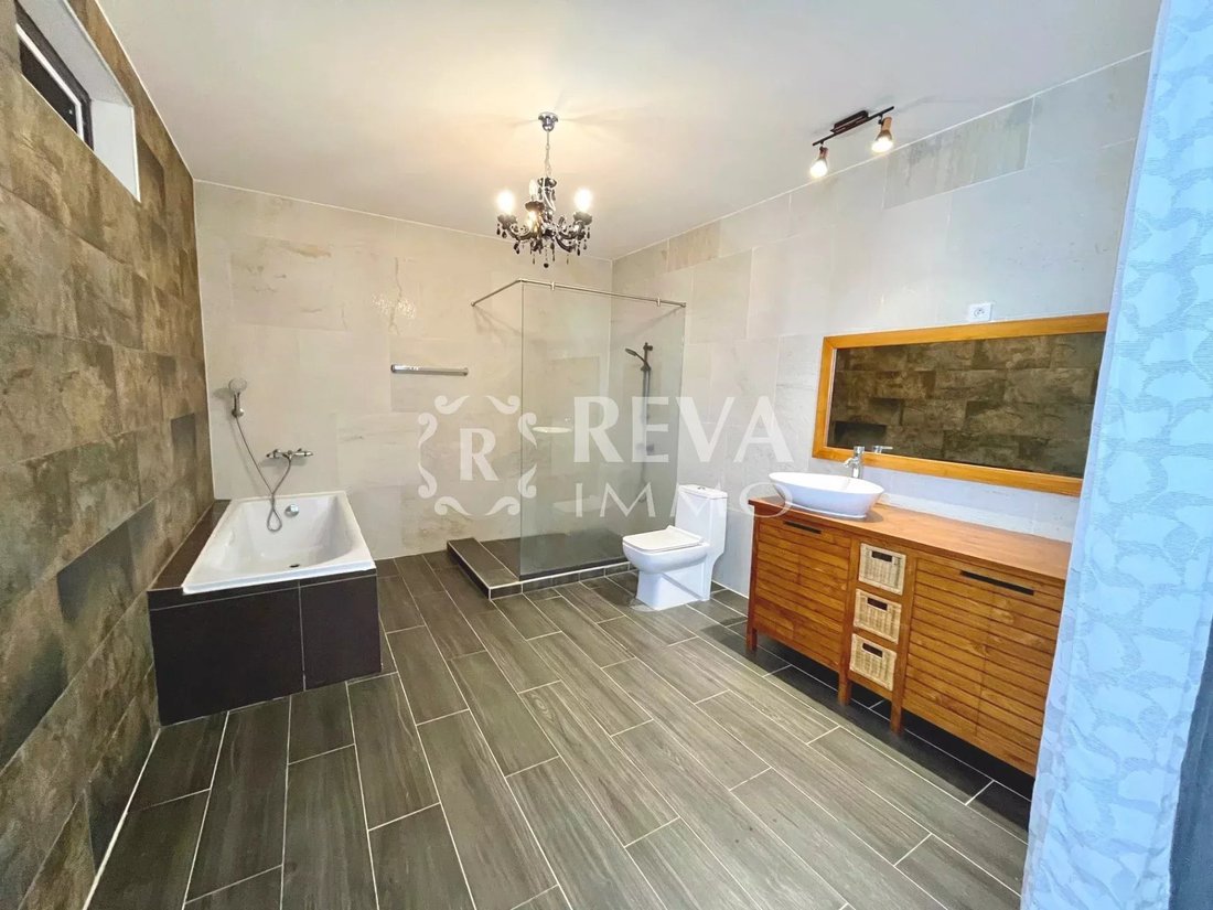 Paea House In Pā'Ea, Windward Islands, French Polynesia For Sale (16881265)