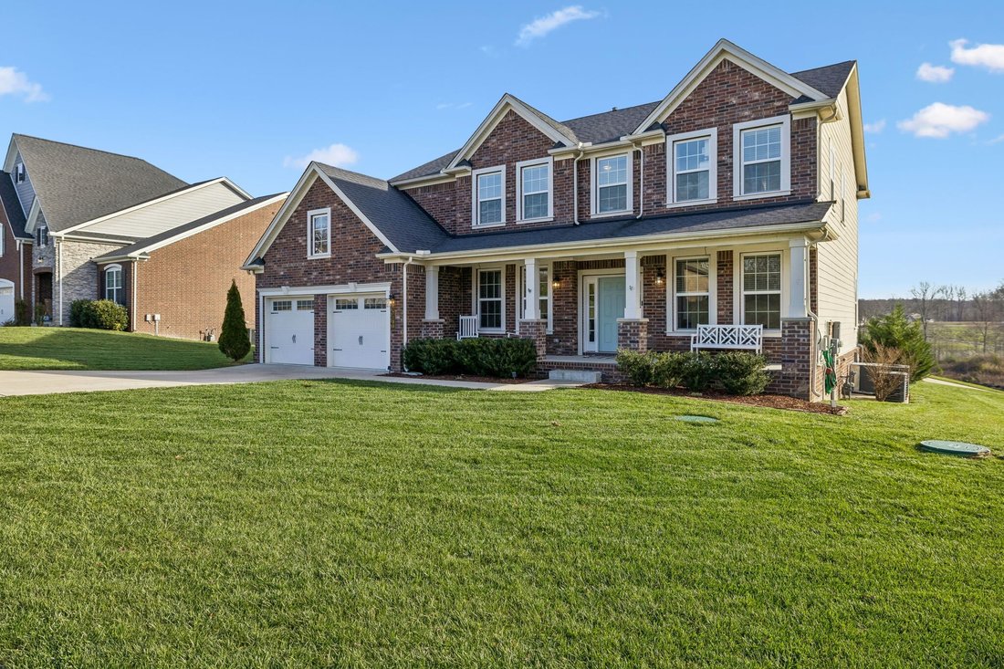 Single Family Residence In Fairview In Bon Aqua, Tennessee, United ...