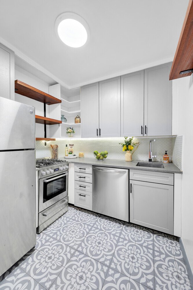 Morad Diplomat, 345 E 73 Rd In New York City, New York, Vereinigte ...