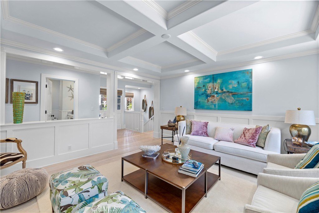 Country Luxury Enhanced By Peaceful In Rolling Hills, California ...