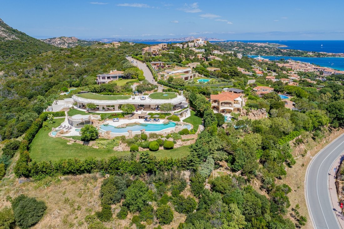 Villa The Rock — Zentrum Von Porto Cervo In Porto Cervo, Sardinien ...
