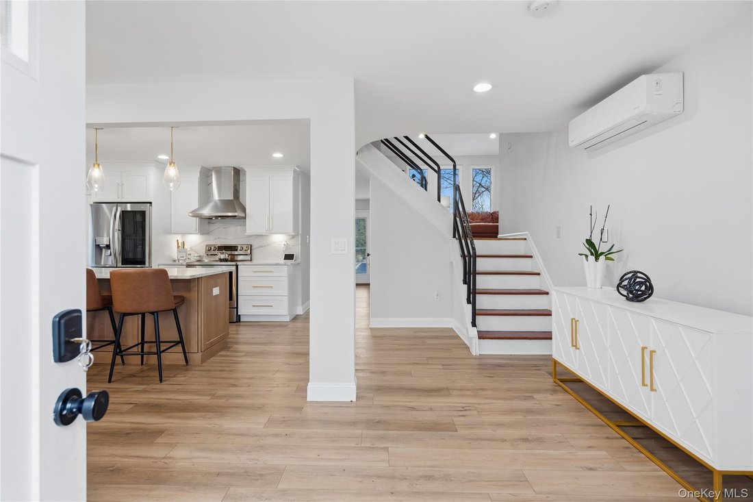 15 Autumn Drive Mount Sinai, New York In Mount Sinai, New York, United ...