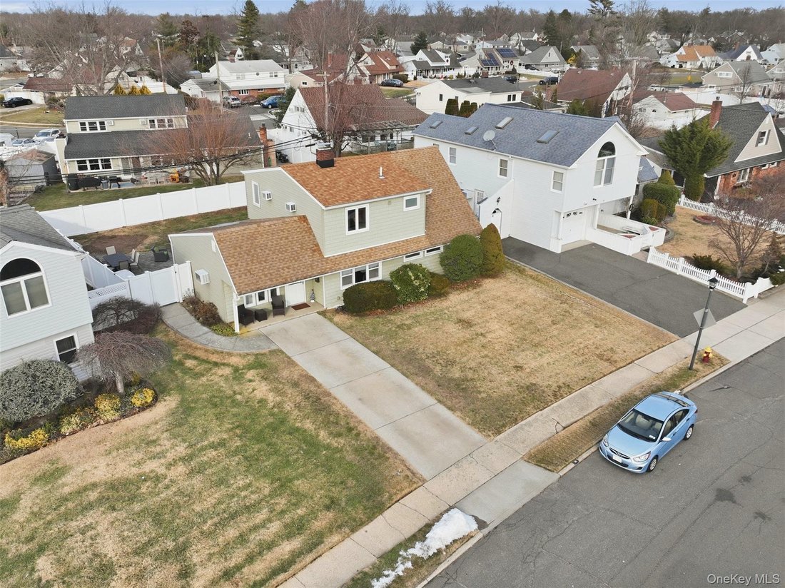 35 Twin Lane N, Wantagh, Ny, 11793 In Wantagh, New York, United States ...