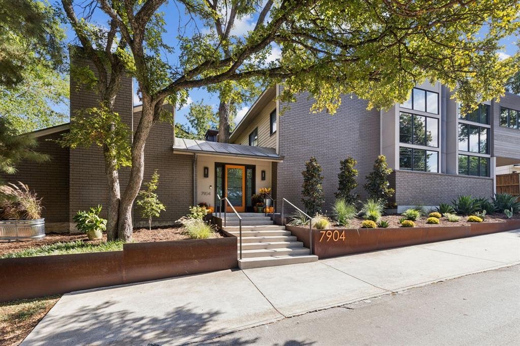 Single Family Residence In Dallas In Dallas, Texas, United States For ...