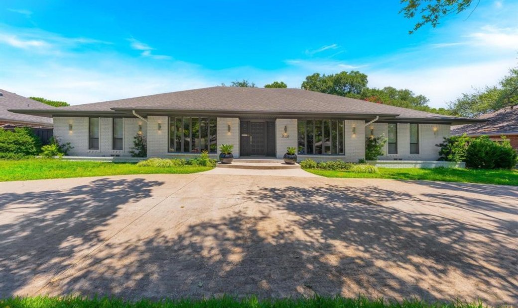 Single Family Residence In Dallas In Dallas, Texas, United States For ...