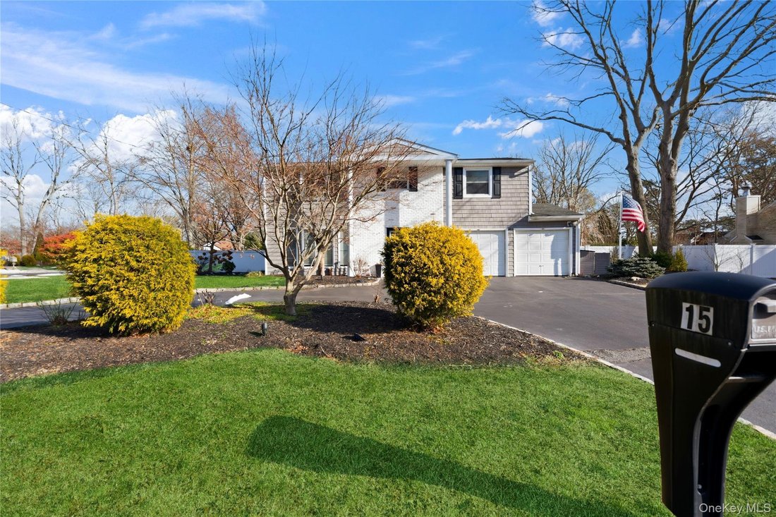 15 Autumn Drive Mount Sinai, New York In Mount Sinai, New York, United ...