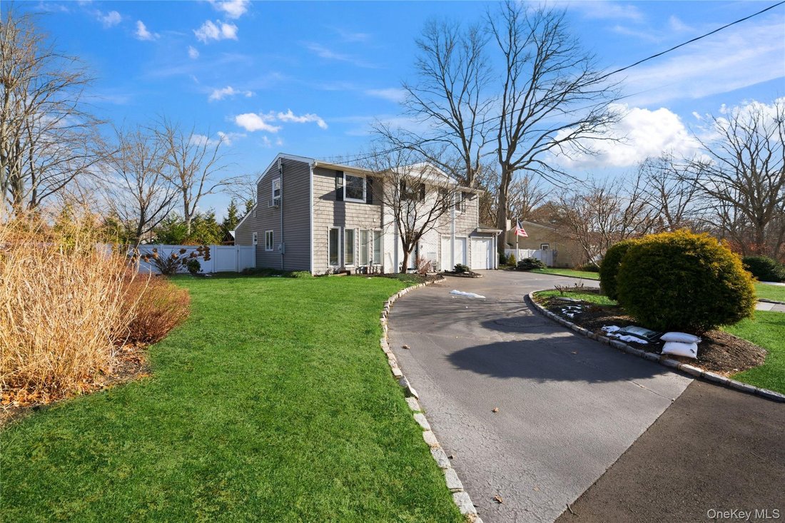 15 Autumn Drive Mount Sinai, New York In Mount Sinai, New York, United ...