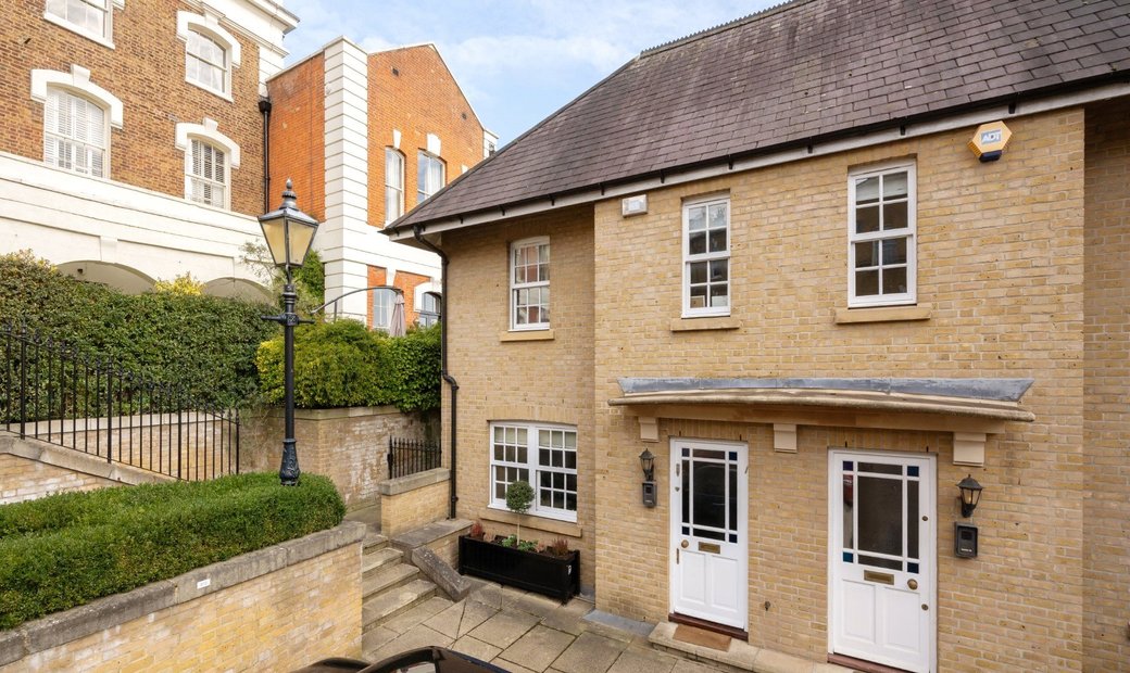 Upper Hampstead Walk, Hampstead Village, Nw3 In London, England, United ...
