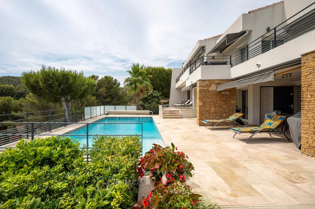 Bandol – A 5 Bed Villa Enjoying A In Bandol, Provence Alpes Côte D'azur ...