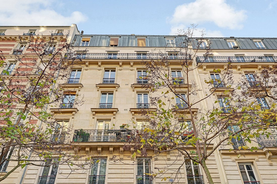 Beautiful 2 Room Apartment In Buttes Chaumont In Paris, île De France ...