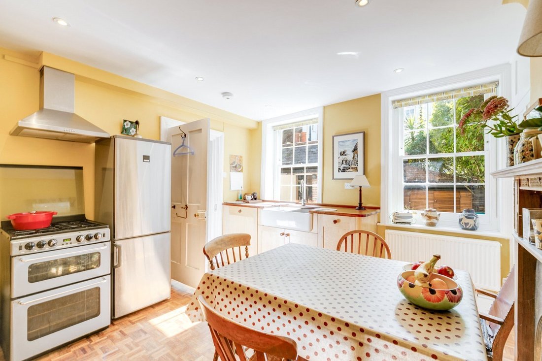 Hampstead Square, Hampstead Village, Nw3 In London, England, United ...