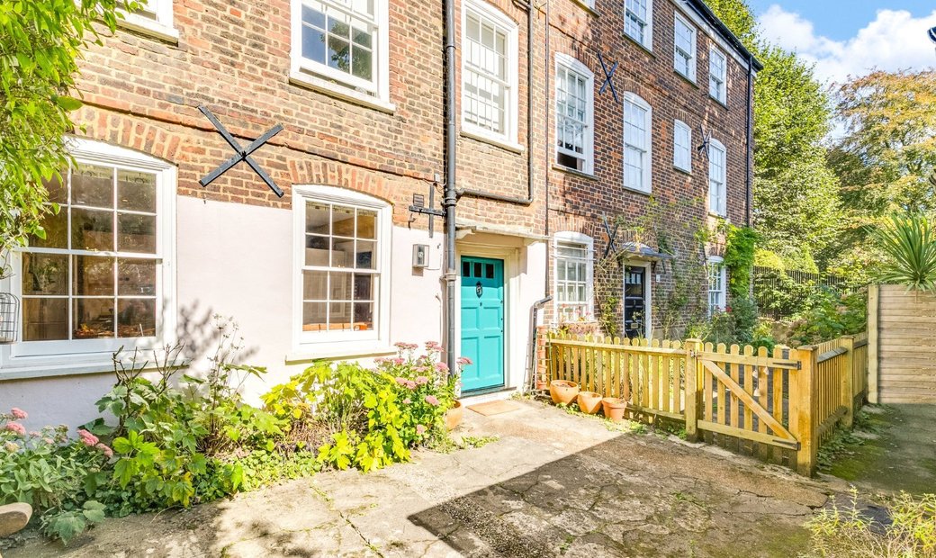 Hampstead Square, Hampstead Village, Nw3 In London, England, United ...