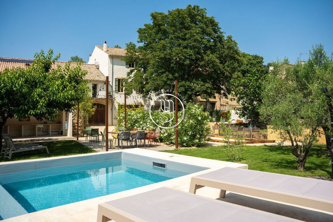 Proche, Demeure En Saint Rémy De Provence, Provenza Alpes Costa Azul ...